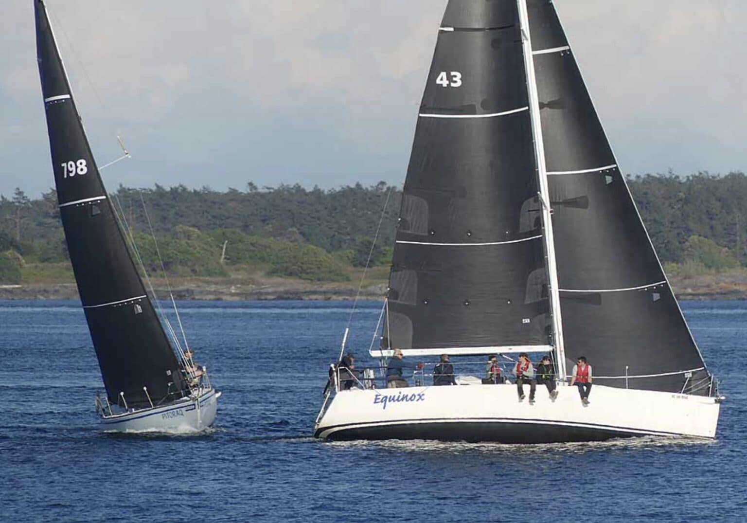 DUCK OR TACK? NAVIGATING CROSSING SITUATIONS - UK Sailmakers