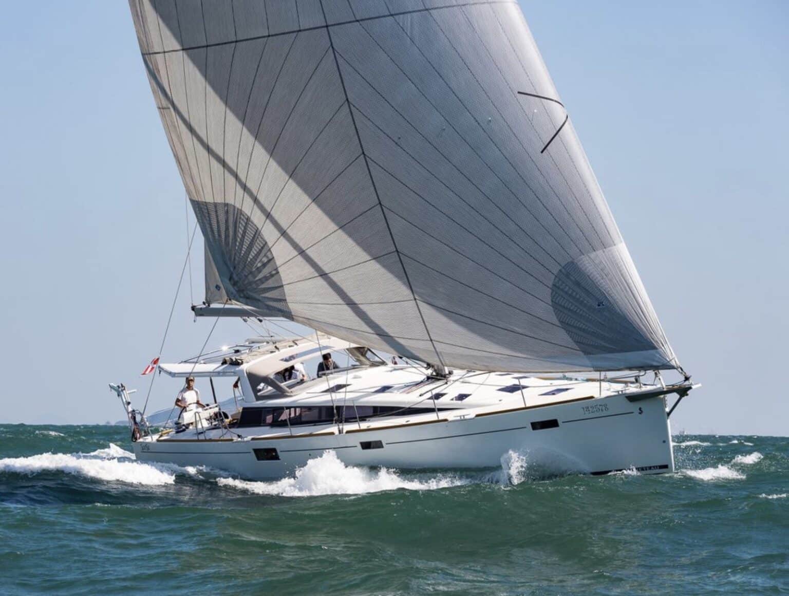 The Real Difference Between Code Zeros and Reaching Spinnakers